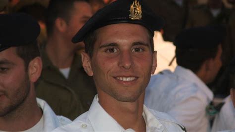 משהו לא פתור סיפור על צבא סמים משבר זהות ומסע חיים