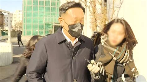 이진하 경호처 경비안전본부장 경찰 출석기자들 질문에 ‘묵묵부답