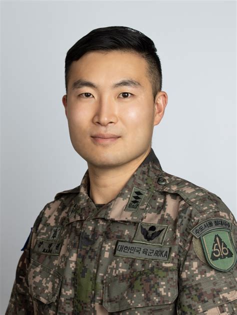 지하철서 쓰러진 40대男 아내는 발 동동 이 사람이 살렸다 헉스