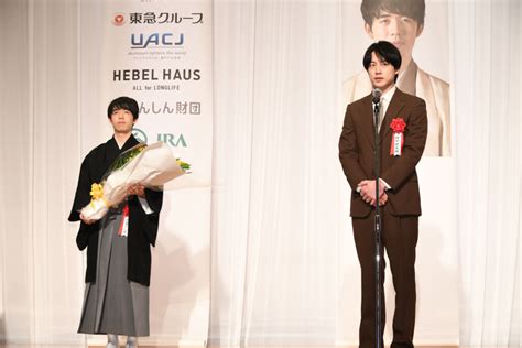 映画『盤上の向日葵』坂口健太郎 藤井聡太竜王に祝辞！ 坂口「手を指す仕草など、いろいろ勉強させていただきました」 Trend News