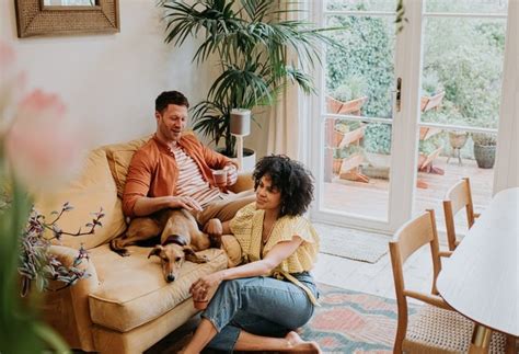 A Boss Sitter Or Cuddle Huddle Behaviour Expert Reveals What Sofa