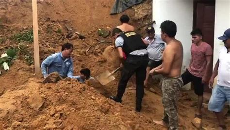Tarapoto Deslizamiento De Tierra Sepulta A Joven Y Policías Lo