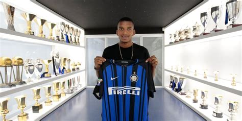 Serie A Inter Milan Sign Nice Left Back Dalbert Henrique For Record €29 Million In Five Year