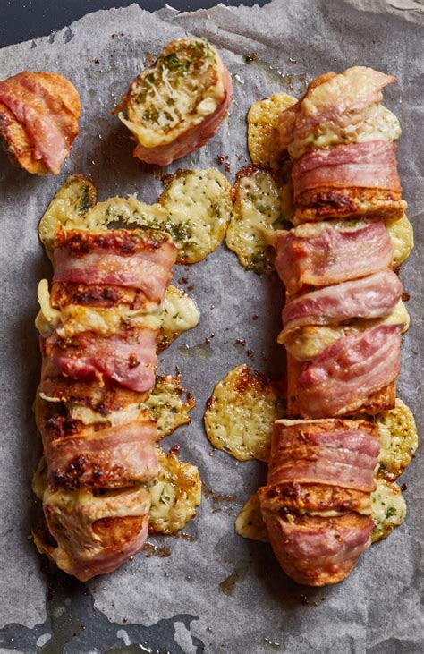 Baconbe tekert bagett sajttal töltve recept Street Kitchen