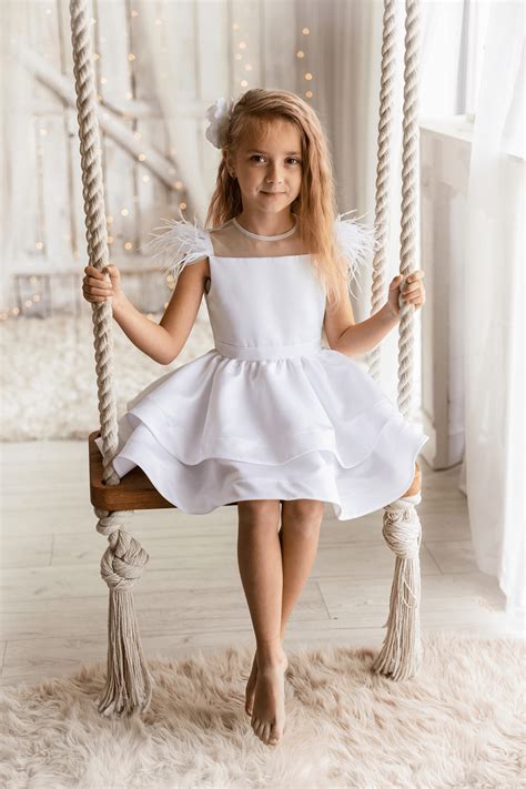 Angel biała sukienka dla dziewczynki z piórami Royal Baby Shop