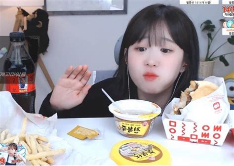 크리스마스에 아파서 휴방했던 강덕구 근황