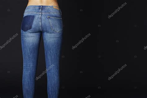 Junge Frau Enge Jeans Stockfotografie Lizenzfreie Fotos © Sanneberg