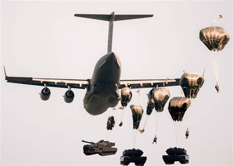 3rd Infantry Division New Airborne Armor Unit Parachutes Tanks To The Battlefield Article