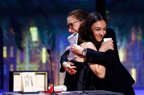 Merve Dizdara Tebrik Yağdı Magazin Haberleri