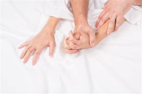 Manfaat Morning Sex Buat Lebih Hangat Di Ranjang Ada