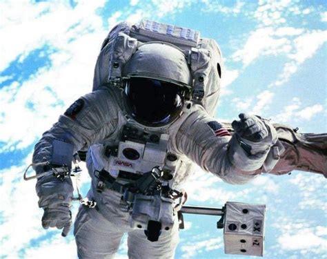 為什麼太空人在太空遇難後要將他們的屍體扔在宇宙中漲知識了 每日頭條