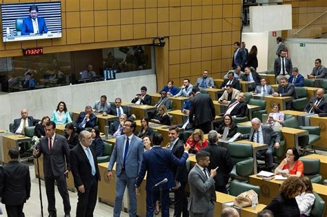 Alesp aprova reforma de Tarcísio que reduz cargos políticos no governo
