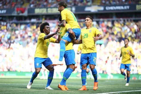 Sexo está liberado para os jogadores diz médico da seleção