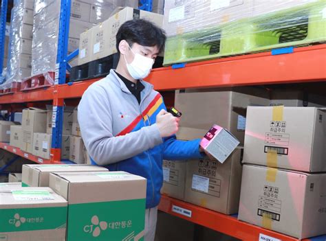 네이버 Cj대한통운과 인공지능 물류 로봇 등 물류 생태계 진화에 맞손