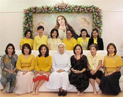 ท่านนายกสมาคมศิษย์เซนต์ฟรังซีสซาเวียร์ในพระบรมราชินูปถัมภ์และคณะกรรมการ เข้าแสดงความเคารพแด่ท่าน