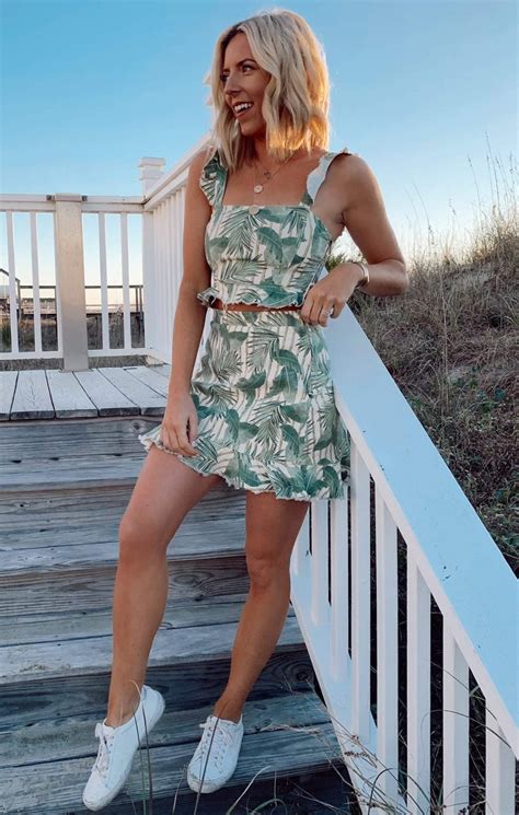 40 Cute Summer Outfits And Sundresses For Your Beach Vacation