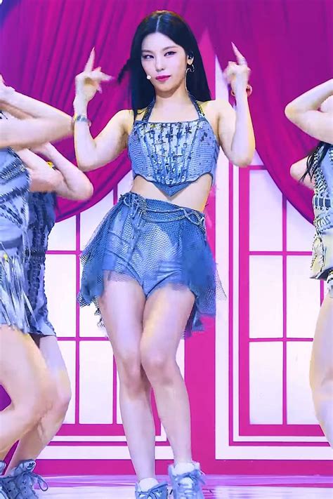 Yeji Itzy Teen Fashion Kpop Outfits Kpop Girls