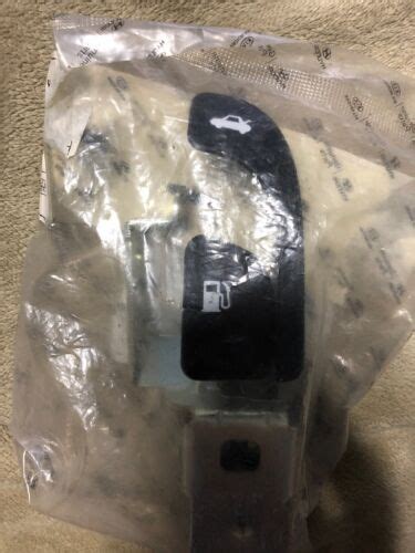 HYUNDAI OEM 06-11 Accent Fuel Door Gas Cap Hatch-Lock Cylinder ...