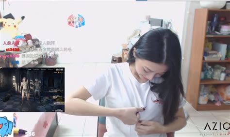 Đang bình thường tự dưng lấy dao ra cắt áo ngay trên sóng nữ streamer khiến cộng đồng mạng sốc nặng