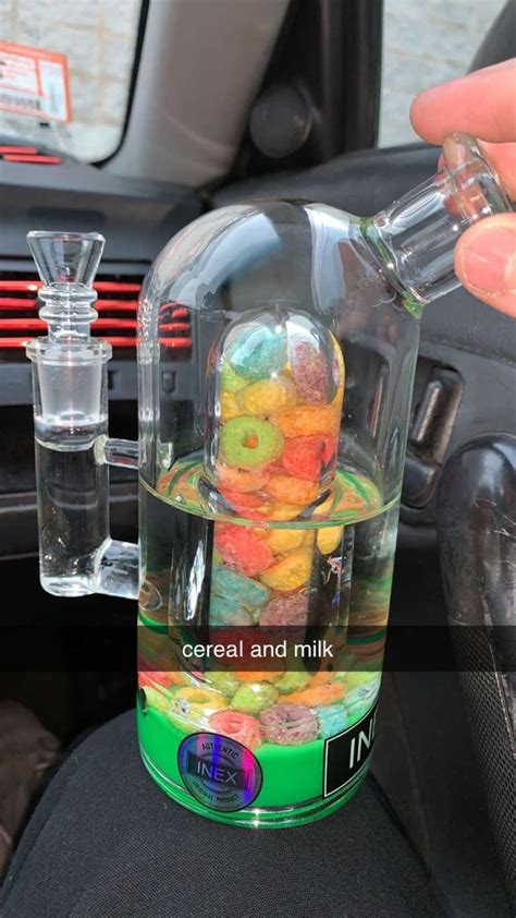 🌈 Light Reflecting On My Bong Rbongs