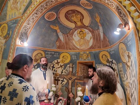 Служено свеноћно бдење у цркви Светог Саве на Савини