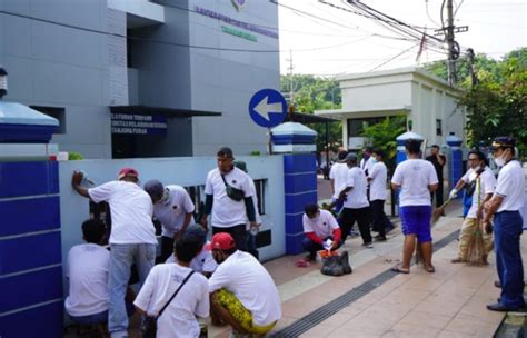 Padat Karya OP Libatkan 100 Warga Tanjung Perak MaritimNews