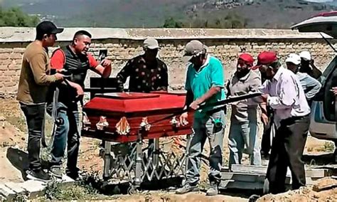 Abuelito sin familia pagó su propio funeral encargó todos sus ahorros a una vecina antes de