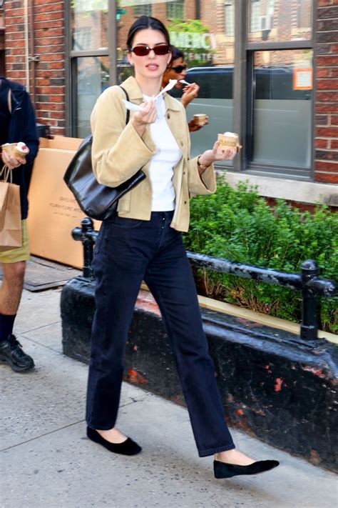 Kendall Jenners Effortless Nyc Street Style 05032025 • Celebmafia