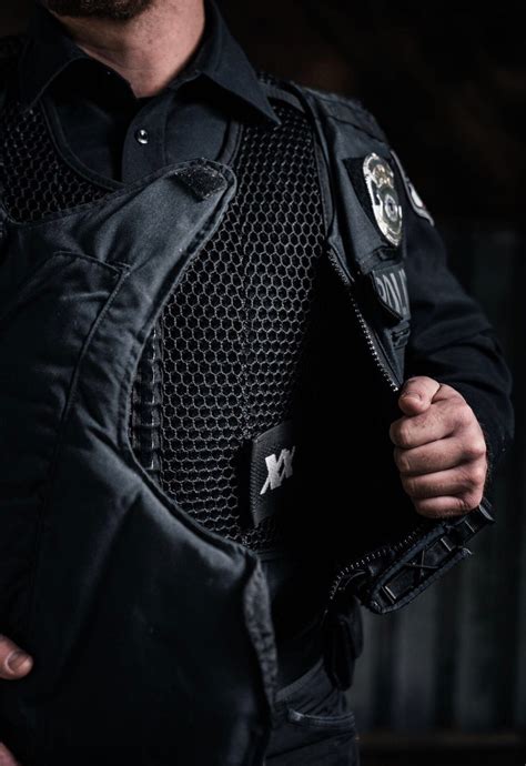 Police Officer Invents Ventilation And Cooling Vest Thats Worn Under