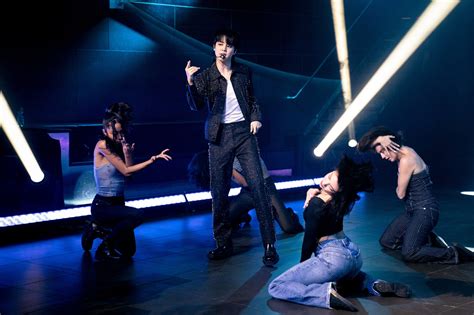 Jimin De Bts Lució Mocasines Normcore En El Show De Jimmy Fallon Vogue