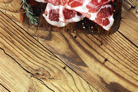 이탈리아는 향신료와 함께 치유 코파 슬라이스 원시 햄입니다 Crudo 또는 Jamon 0명에 대한 스톡 사진 및 기타 이미지