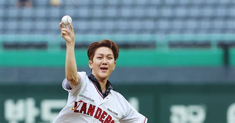 미스터 트롯 출신 가수 김수찬이 시구