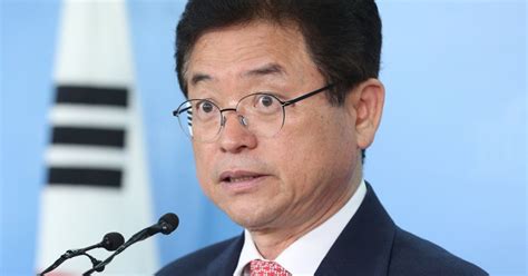 한국당 경북도지사 출마하는 이철우