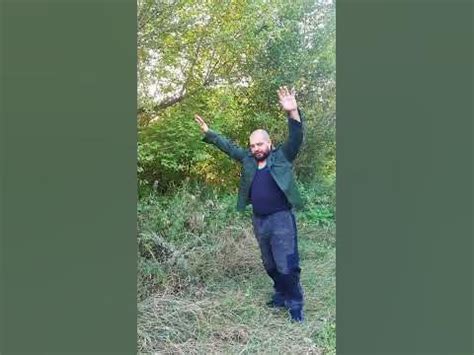Как нужно защищаться от медведя в лесу - YouTube