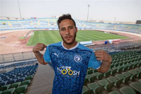 أول رد من حازم إمام بشأن مفاوضات الزمالك لضم رمضان صبحي ومحمد شريف