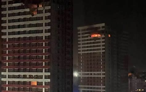 Вночі уламки російського дрону влучили у багатоповерхівки в Броварах спалахнула пожежа Читайте