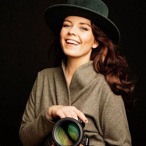 J A N N E J Ü S M Ä Janne Ee • Threads Say More