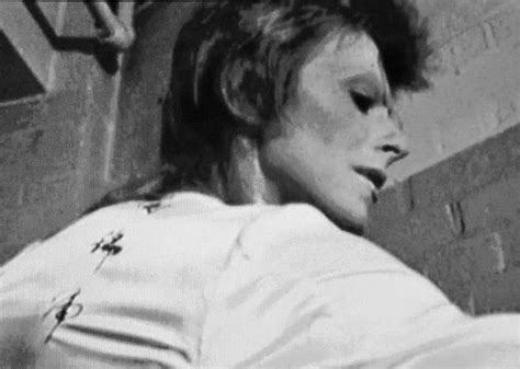 Pin On Bowie David Bowie Bowie Darkwave