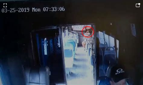 Video Mujer No Aguantó Y Se Orinó En Un Bus Del Transporte Público De