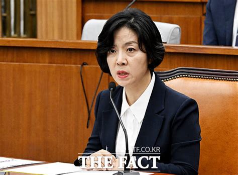 이숙연 딸 부모 찬스 논란에 남편이 무리한 거래갈등 있었다 Tf사진관 포토 기사 더팩트