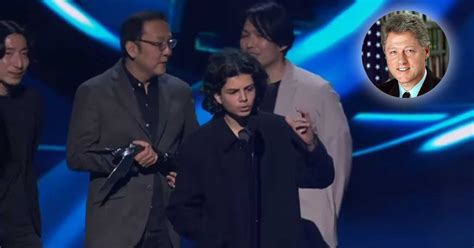 เด็กหนุ่มปริศนา ขึ้นเวที The Game Awards ประกาศให้รางวัลกับ Bill