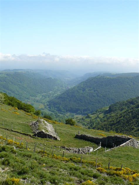 Gîte Au Creux de la Vallée maison Brezons AUVERGNE CANTAL Vallée de