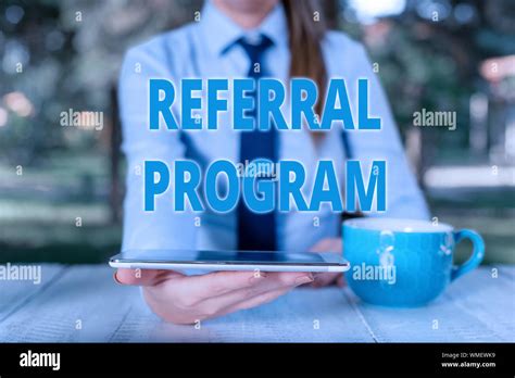 Handschrift Text Referral Programm Konzeptionelle Foto Mitarbeiter