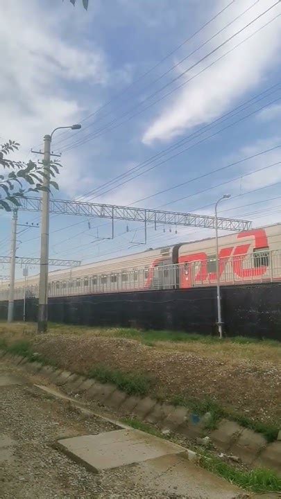 ЭП1М(П) проезжает остановку 3 км с пассажирских составом Орск ...