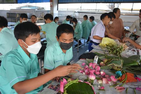 ก่อนวันลอยกระทงเด็ โรงเรียนโยนออฟอาร์ค Joan Of Arc School