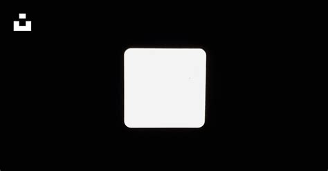 검은 배경에 정사각형 흰색 프레임 사진 Unsplash의 무료 하얀 이미지