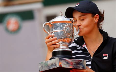 Download Ashleigh Barty Kissing Her Trophy Wallpaper