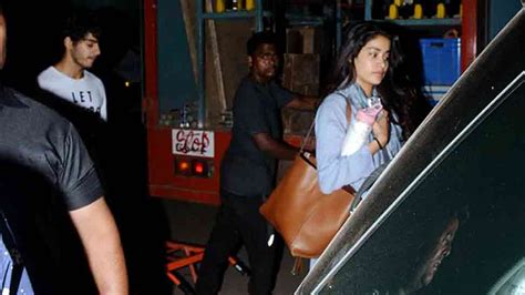 Janhvi Kapoor Ishaan Khatter Snapped After Dhadak Shoot View Pics People News Zee News