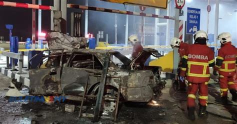 Pemandu Rentung Kereta Terbakar Akibat Rempuh Plaza Tol Buletin Tv3