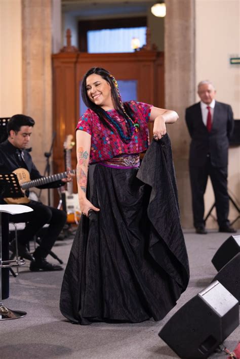 Con Guapangos Corridos Y Sones Festejan A Las Madres En Palacio Nacional